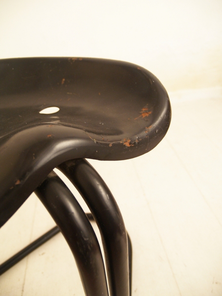 Rodney Kinsman t7 tractor stool - Bieffeplast - Vintage Living Shop